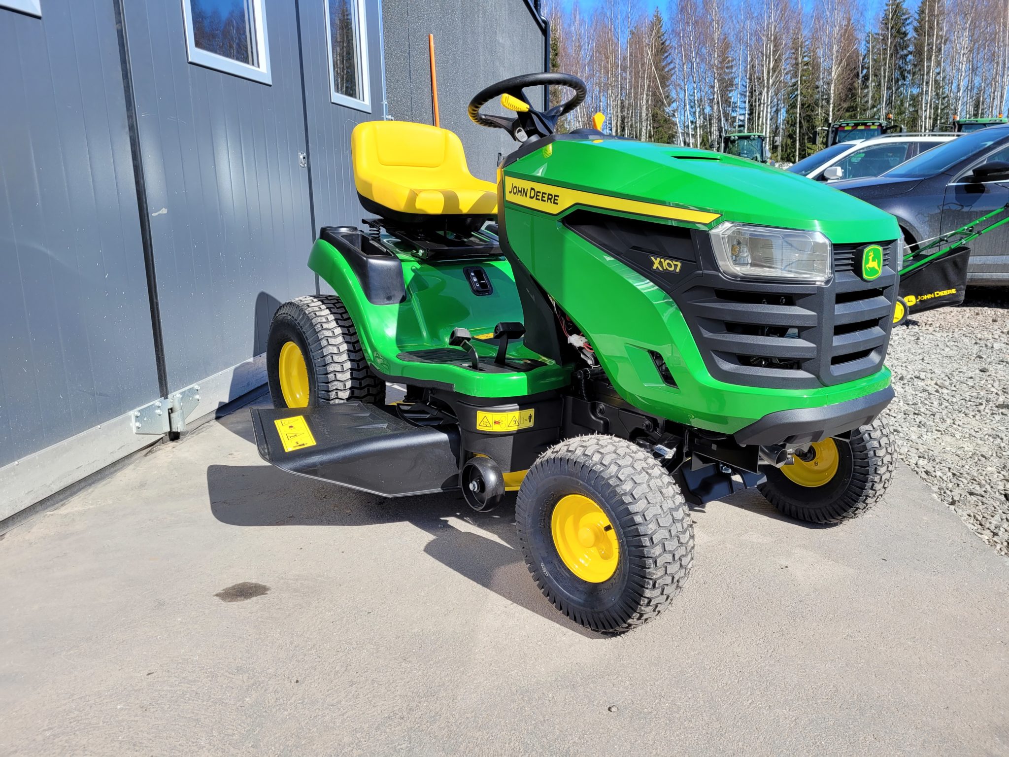 John Deere X107 ajettava ruohonleikkuri - Agrihuolto Pitkänen Oy